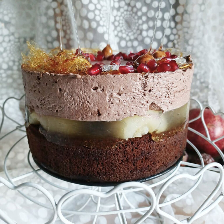 Pjenasta čokoladna torta s kruškama - MEDO Recepti